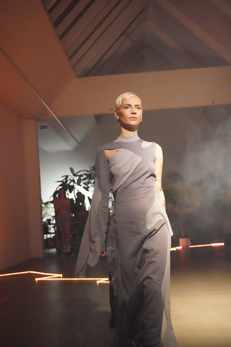 Sheezen held a fashion show in Berlin and raised funds for generators ...