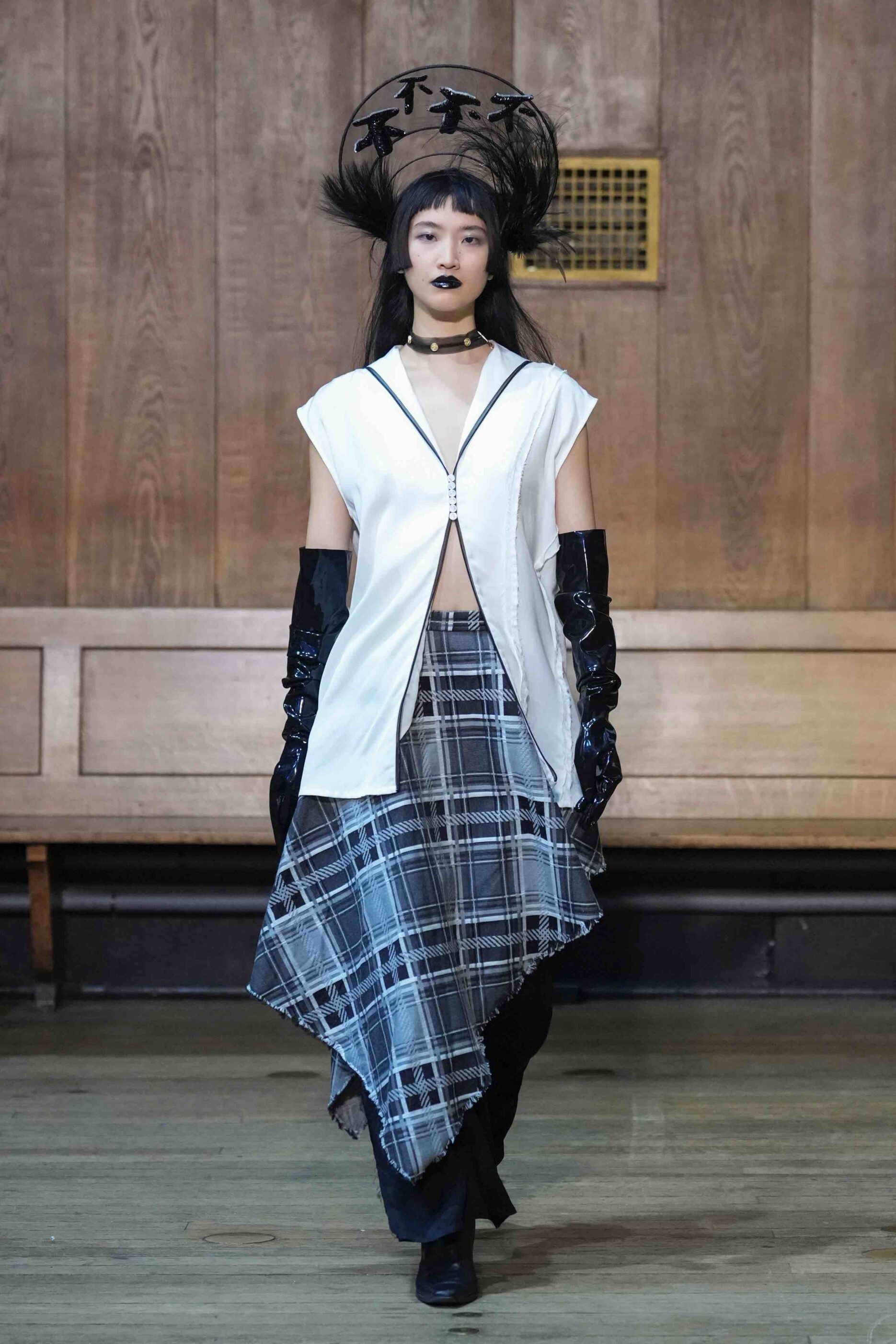 JENN LEE Spring/Summer 2025 collection, "Echoes of Youth," - LFW - Keyi ...
